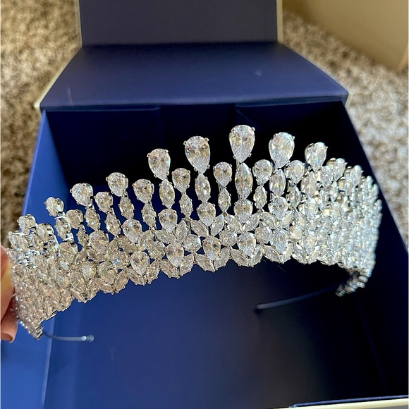 Lucky Collections | Accessories | Tiara | Poshmark